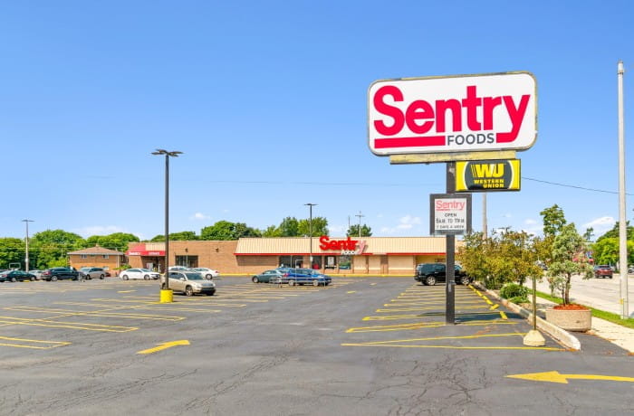 Marcus & Millichap Arranges Sale of Sentry Foods Grocery Store in Milwaukee