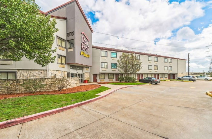 Marcus & Millichap Arranges Sale of 120-Room Red Roof PLUS+ Hotel in ...